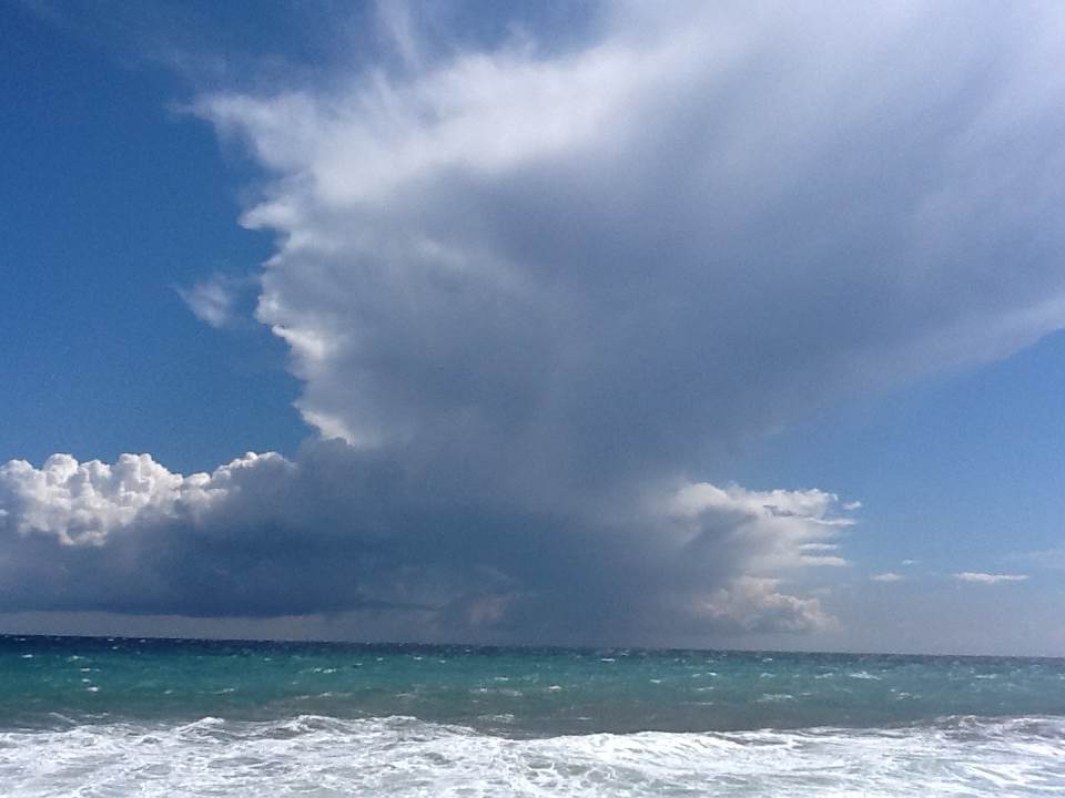 Vento, mare mosso instabilità sul mare. Foto all'interno ...